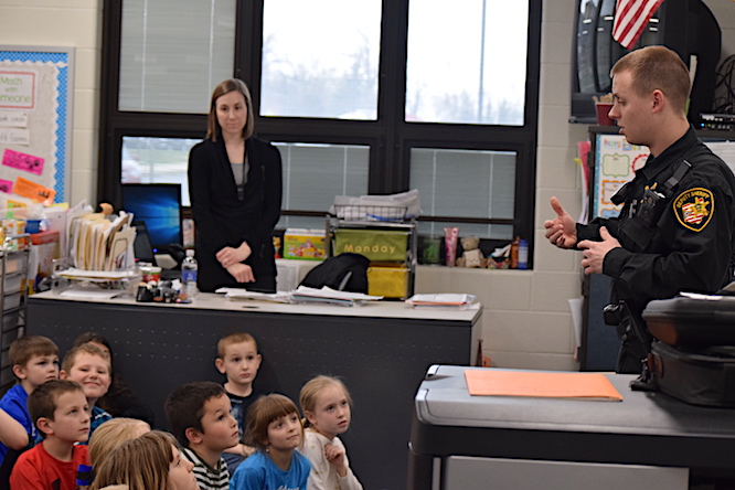 PC Dog Warden visits Antwerp Elementary | West Bend News