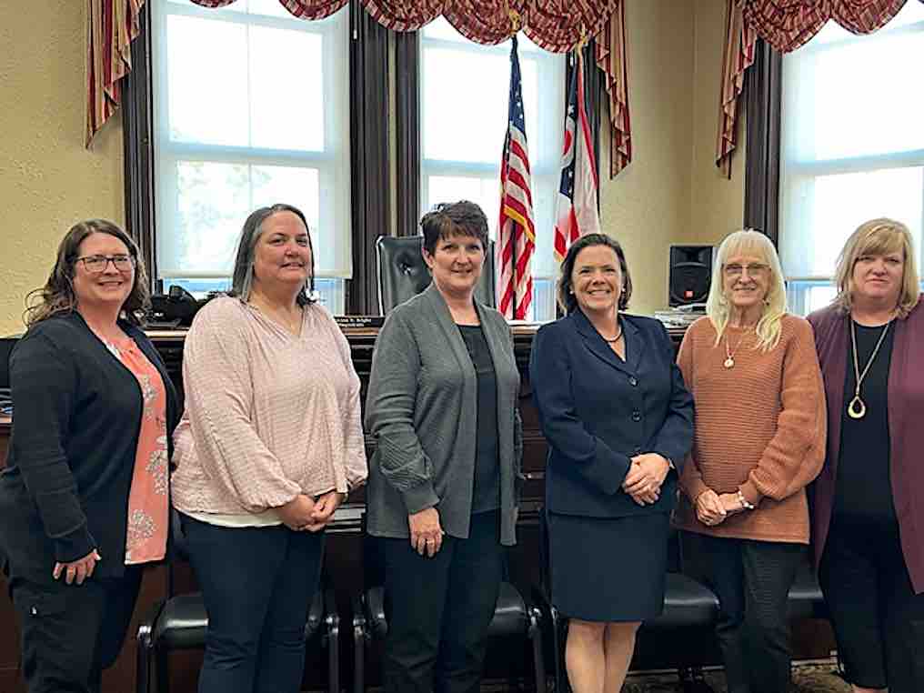 Judge Shanahan stops by PC Courthouse | West Bend News